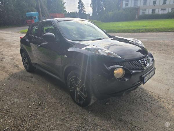 Black Nissan Juke 2011 in Panevezys, with an engine capacity of 1.46 L and mileage of 261 thousand km for 4200 €, photo 3 on AUTOMOTO.COM.LV
