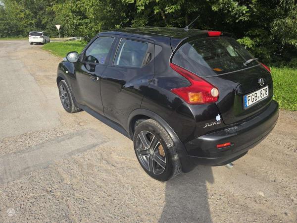 Black Nissan Juke 2011 in Panevezys, with an engine capacity of 1.46 L and mileage of 261 thousand km for 4200 €, photo 5 on AUTOMOTO.COM.LV