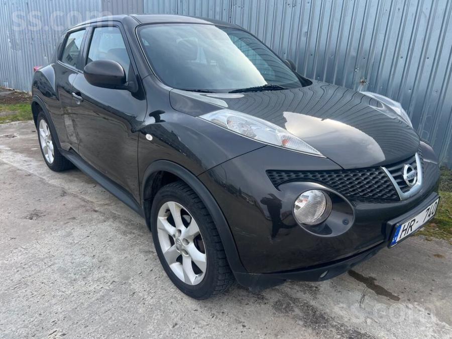 Black Nissan Juke 2011 in Riga, with an engine capacity of 1.60 L and mileage of 302 thousand km for 2300 €, photo 1 on AUTOMOTO.COM.LV