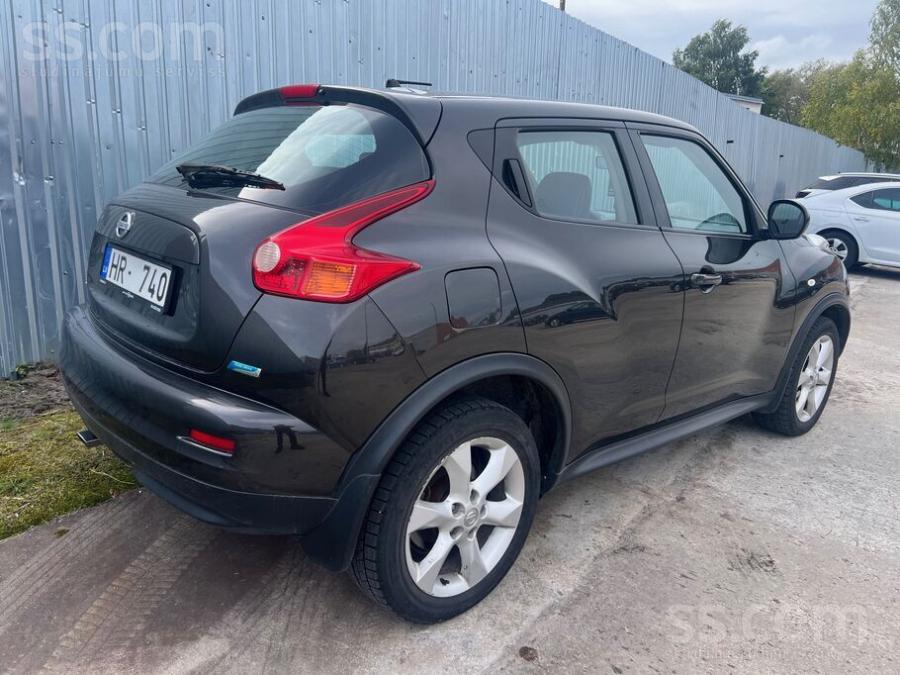 Black Nissan Juke 2011 in Riga, with an engine capacity of 1.60 L and mileage of 302 thousand km for 2300 €, photo 3 on AUTOMOTO.COM.LV