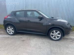 Black Nissan Juke 2011 in Riga, with an engine capacity of 1.60 L and mileage of 302 thousand km for 2300 €, photo 4 on AUTOMOTO.COM.LV