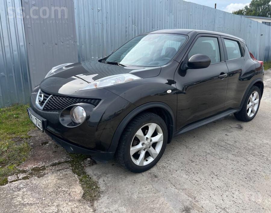 Black Nissan Juke 2011 in Riga, with an engine capacity of 1.60 L and mileage of 302 thousand km for 2300 €, photo 5 on AUTOMOTO.COM.LV