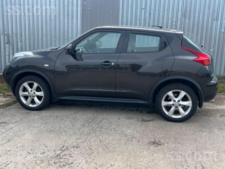 Black Nissan Juke 2011 in Riga, with an engine capacity of 1.60 L and mileage of 302 thousand km for 2300 €, photo 6 on AUTOMOTO.COM.LV