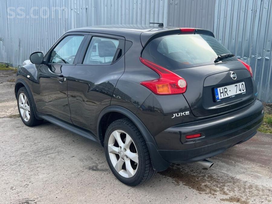 Black Nissan Juke 2011 in Riga, with an engine capacity of 1.60 L and mileage of 302 thousand km for 2300 €, photo 7 on AUTOMOTO.COM.LV