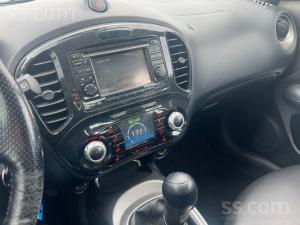 Black Nissan Juke 2011 in Riga, with an engine capacity of 1.60 L and mileage of 302 thousand km for 2300 €, photo 9 on AUTOMOTO.COM.LV