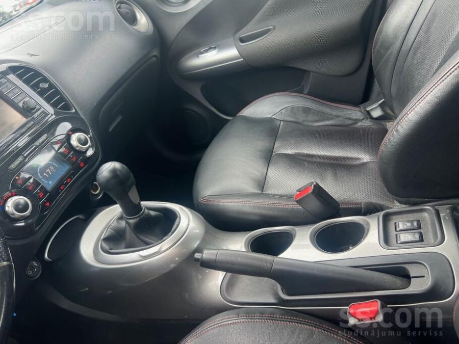 Black Nissan Juke 2011 in Riga, with an engine capacity of 1.60 L and mileage of 302 thousand km for 2300 €, photo 11 on AUTOMOTO.COM.LV