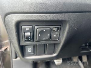 Black Nissan Juke 2011 in Riga, with an engine capacity of 1.60 L and mileage of 302 thousand km for 2300 €, photo 13 on AUTOMOTO.COM.LV