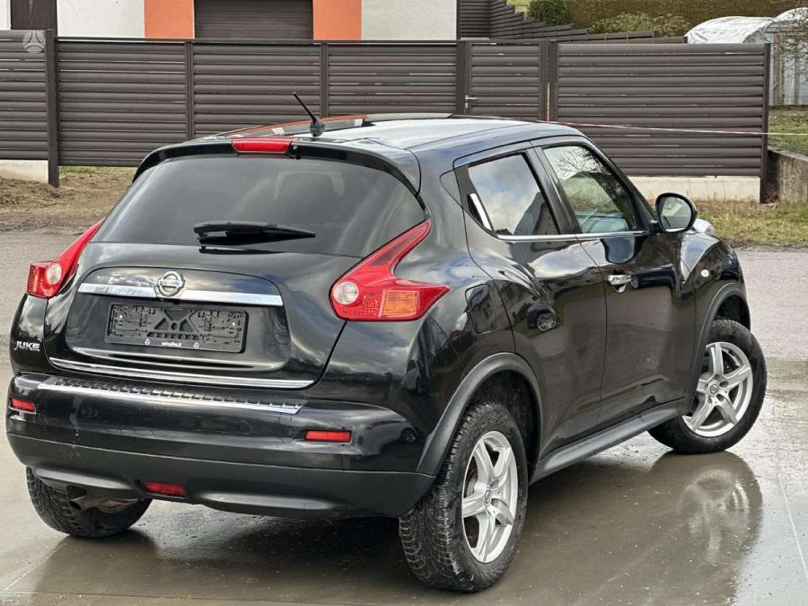 Black Nissan Juke 2012 in Alytus, with an engine capacity of 1.60 L and mileage of 175 thousand km for 5980 €, photo 4 on AUTOMOTO.COM.LV