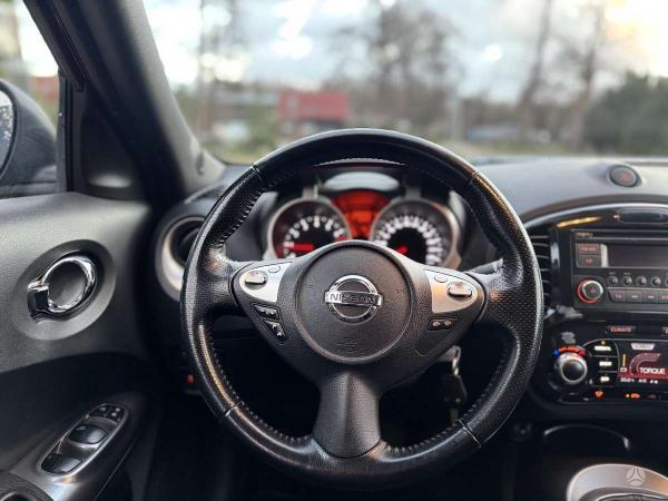 Black Nissan Juke 2012 in Klaipeda, with an engine capacity of 1.62 L and mileage of 136 thousand km for 3650 €, photo 9 on AUTOMOTO.COM.LV