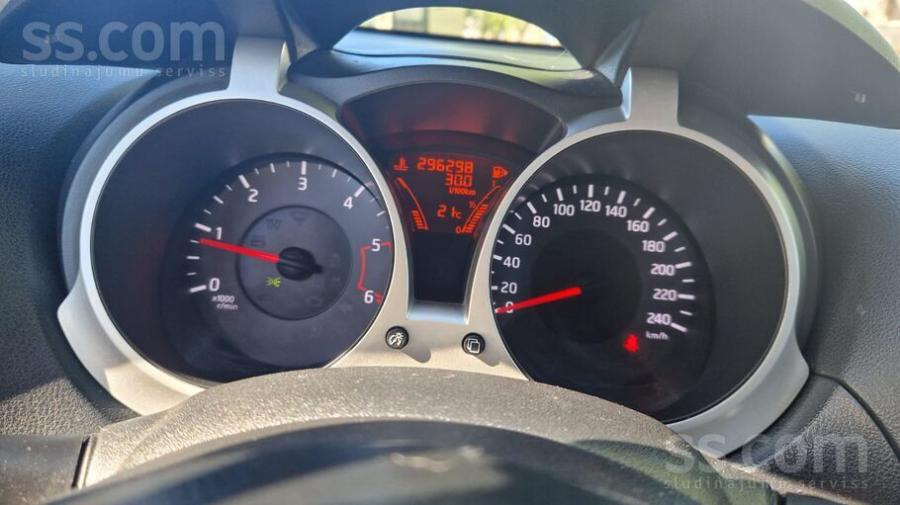 Black Nissan Juke 2012 in Riga, with an engine capacity of 1.50 L and mileage of 296 thousand km for 3250 €, photo 6 on AUTOMOTO.COM.LV