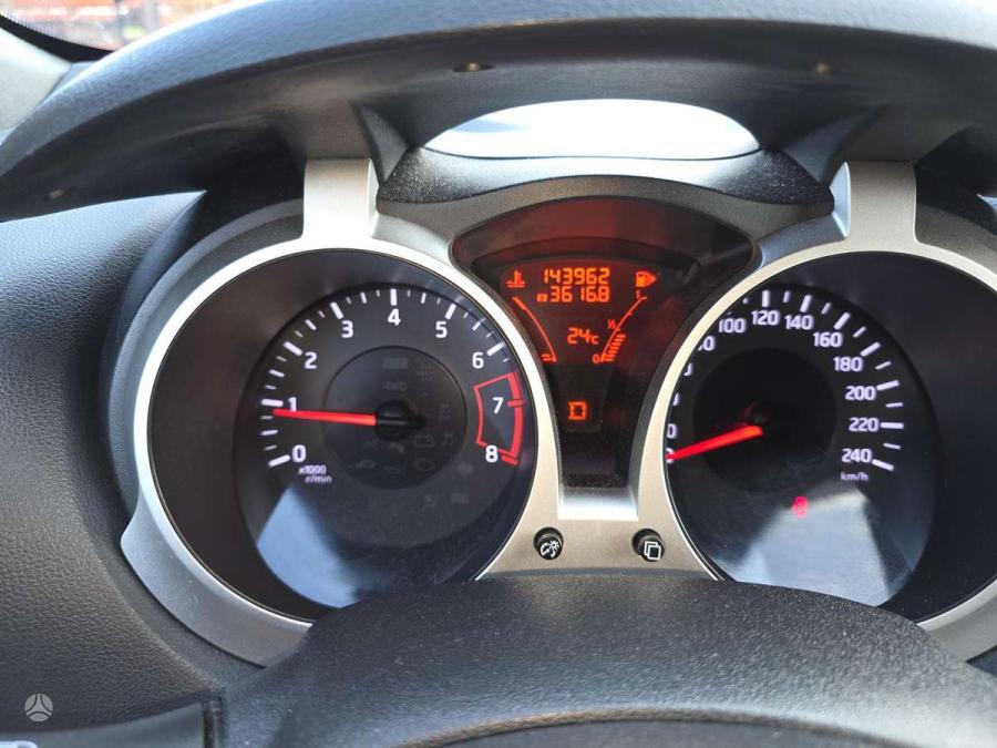 Melns Nissan Juke 2012 Varėna, ar dzinēja tilpumu 1.60 L un nobraukumu 143 tūkst. km par 4300 €, foto 9 vietnē AUTOMOTO.COM.LV