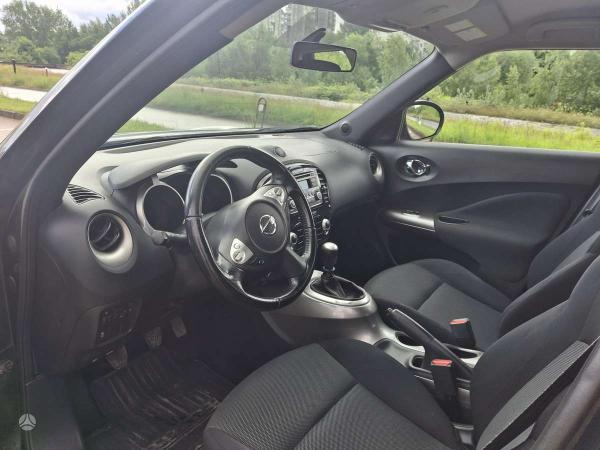 Black Nissan Juke 2012 in Vilnius, with an engine capacity of 1.46 L and mileage of 301 thousand km for 3800 €, photo 8 on AUTOMOTO.COM.LV