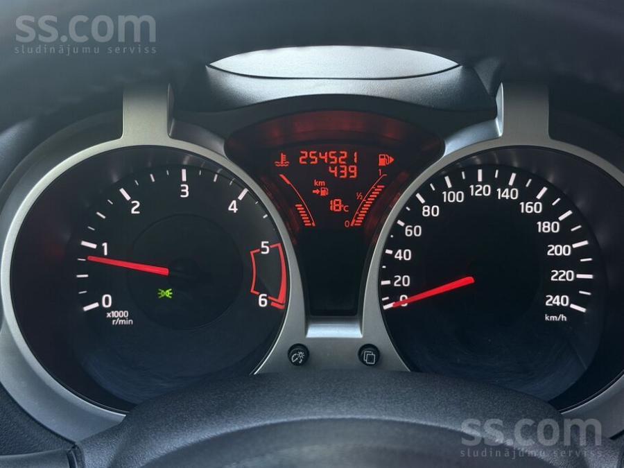 Black Nissan Juke 2012 in Riga, with an engine capacity of 1.50 L and mileage of 254 thousand km for 3380 €, photo 12 on AUTOMOTO.COM.LV