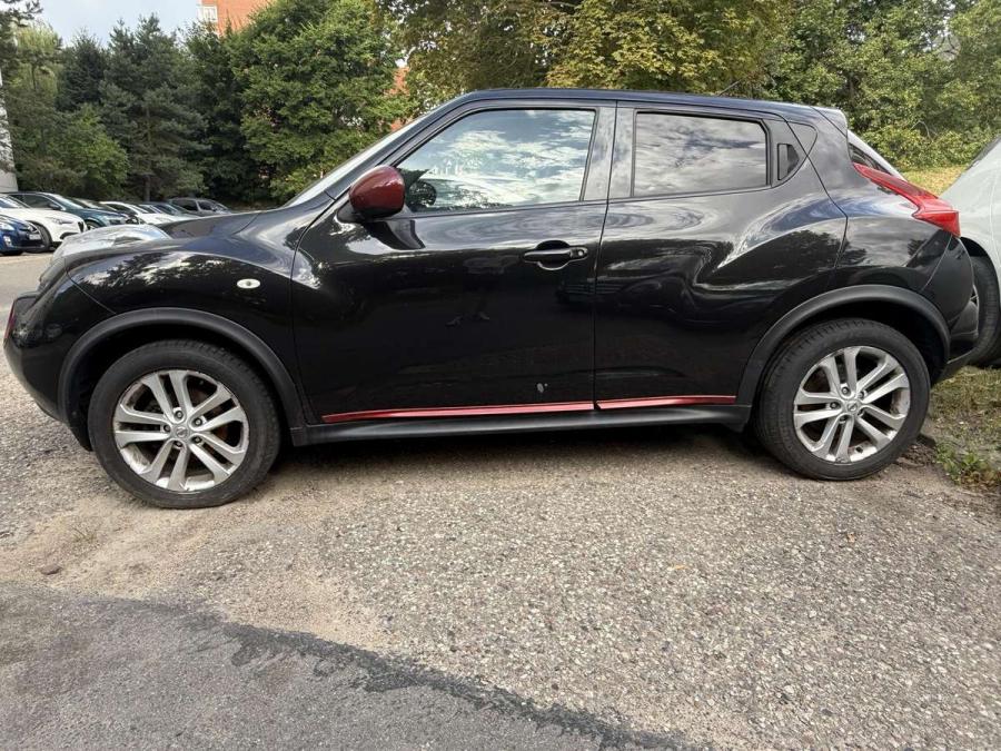 Black Nissan Juke 2012 in Vilnius, with an engine capacity of 1.60 L and mileage of 145 thousand km for 3000 €, photo 3 on AUTOMOTO.COM.LV