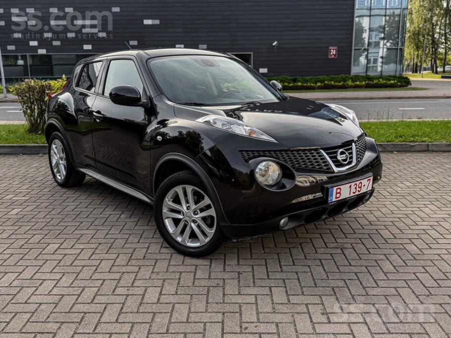 Black Nissan Juke 2012 in Jelgava, with an engine capacity of 1.60 L and mileage of 76 thousand km for 6995 €, photo 1 on AUTOMOTO.COM.LV