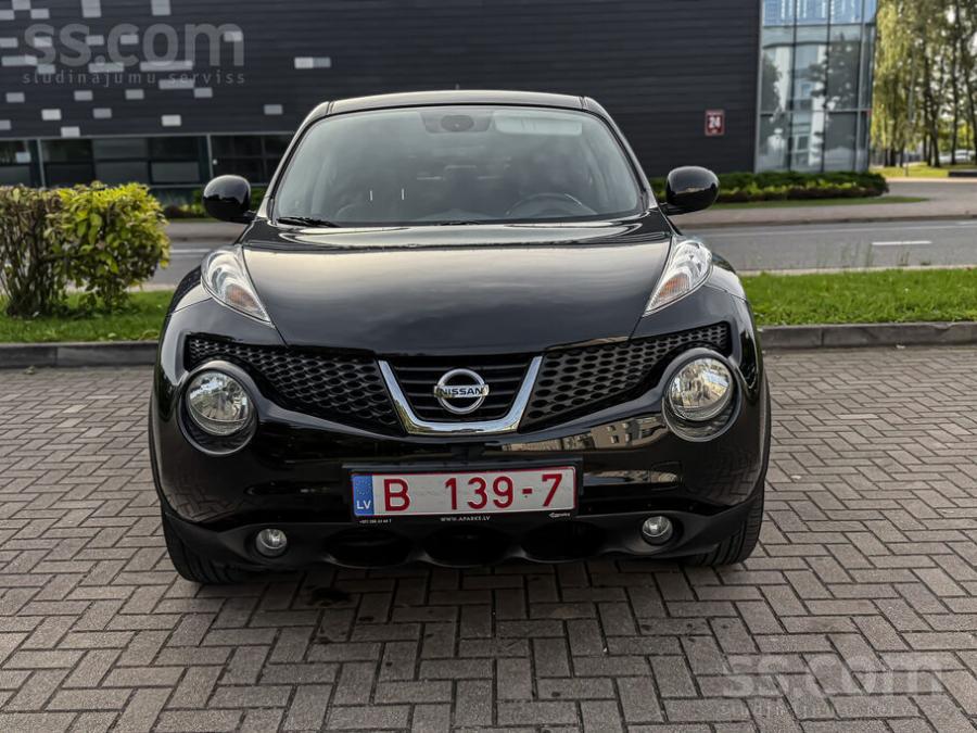 Black Nissan Juke 2012 in Jelgava, with an engine capacity of 1.60 L and mileage of 76 thousand km for 6995 €, photo 3 on AUTOMOTO.COM.LV
