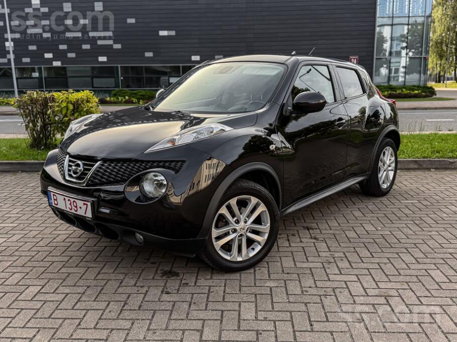 Black Nissan Juke 2012 in Jelgava, with an engine capacity of 1.60 L and mileage of 76 thousand km for 6995 €, photo 4 on AUTOMOTO.COM.LV