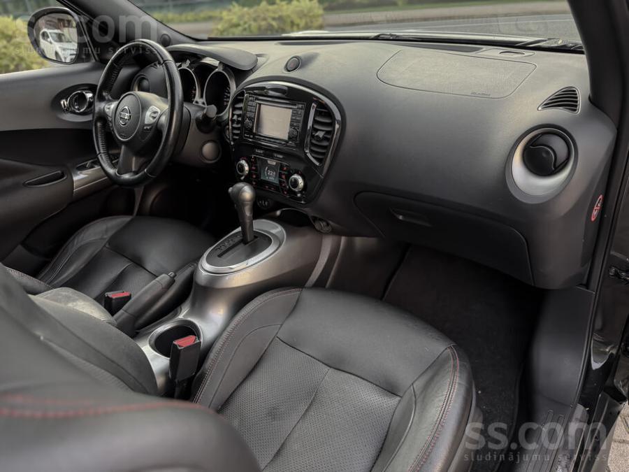Black Nissan Juke 2012 in Jelgava, with an engine capacity of 1.60 L and mileage of 76 thousand km for 6995 €, photo 13 on AUTOMOTO.COM.LV