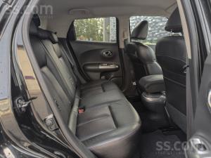 Black Nissan Juke 2012 in Jelgava, with an engine capacity of 1.60 L and mileage of 76 thousand km for 6995 €, photo 14 on AUTOMOTO.COM.LV