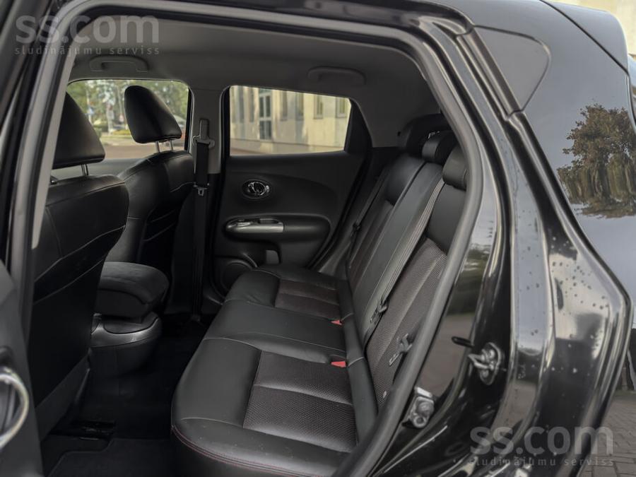 Black Nissan Juke 2012 in Jelgava, with an engine capacity of 1.60 L and mileage of 76 thousand km for 6995 €, photo 16 on AUTOMOTO.COM.LV