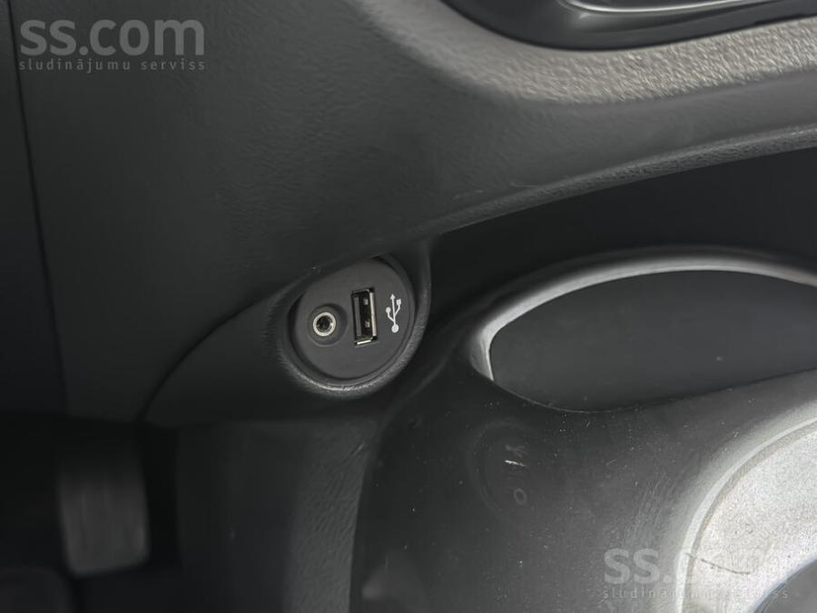 Black Nissan Juke 2012 in Jelgava, with an engine capacity of 1.60 L and mileage of 76 thousand km for 6995 €, photo 20 on AUTOMOTO.COM.LV