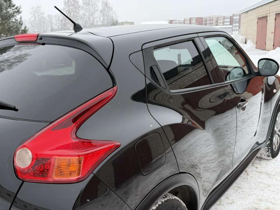 Black Nissan Juke 2013 in Prienai, with an engine capacity of 1.60 L and mileage of 131 thousand km for 1999 €, photo 9 on AUTOMOTO.COM.LV