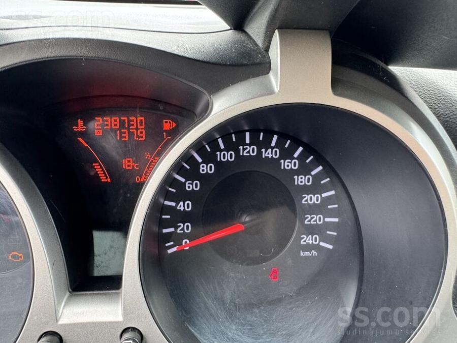 Melns Nissan Juke 2013 Rīga, ar dzinēja tilpumu 1.60 L un nobraukumu 239 tūkst. km par 3500 €, foto 22 vietnē AUTOMOTO.COM.LV