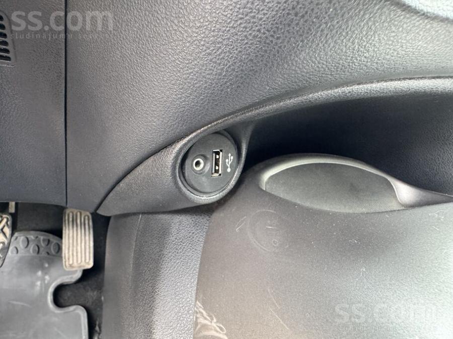 Melns Nissan Juke 2013 Rīga, ar dzinēja tilpumu 1.60 L un nobraukumu 239 tūkst. km par 3500 €, foto 23 vietnē AUTOMOTO.COM.LV