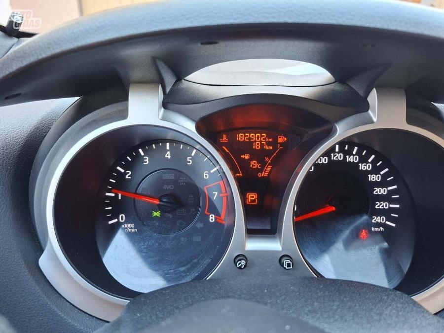 Black Nissan Juke 2013 in Birzai, with an engine capacity of 1.60 L and mileage of 183 thousand km for 5500 €, photo 5 on AUTOMOTO.COM.LV
