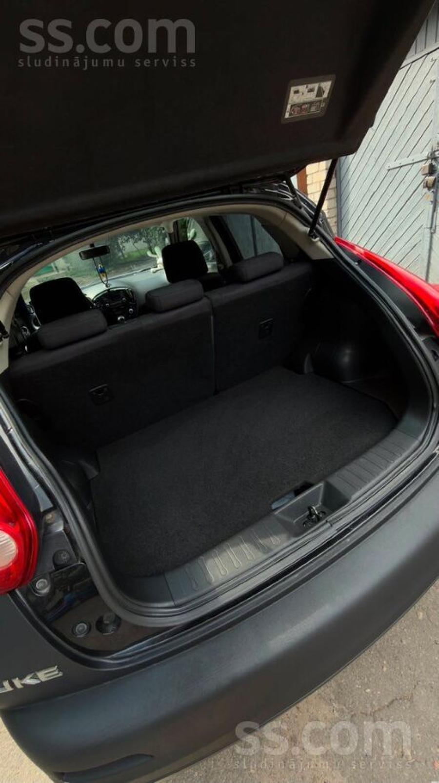 Black Nissan Juke 2013 in Riga, with an engine capacity of 1.60 L and mileage of 158 thousand km for 5200 €, photo 3 on AUTOMOTO.COM.LV