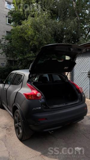 Black Nissan Juke 2013 in Riga, with an engine capacity of 1.60 L and mileage of 158 thousand km for 5200 €, photo 5 on AUTOMOTO.COM.LV