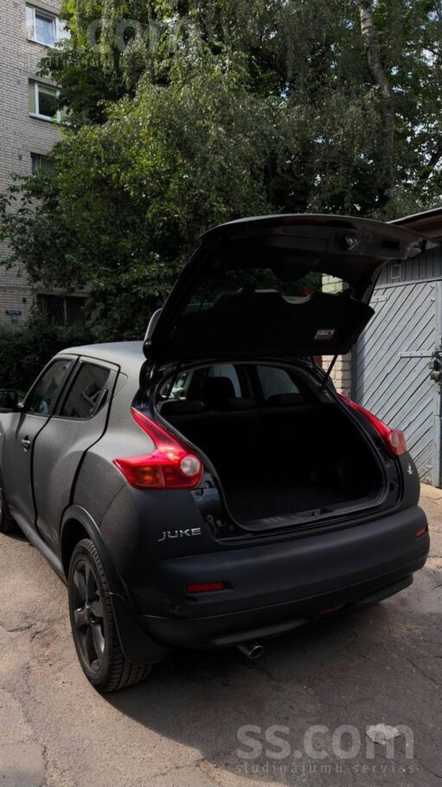 Black Nissan Juke 2013 in Riga, with an engine capacity of 1.60 L and mileage of 158 thousand km for 5200 €, photo 5 on AUTOMOTO.COM.LV