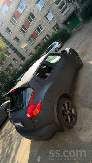 Black Nissan Juke 2013 in Riga, with an engine capacity of 1.60 L and mileage of 158 thousand km for 5200 €, photo 7 on AUTOMOTO.COM.LV