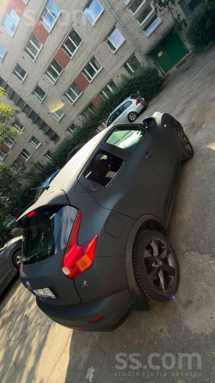 Black Nissan Juke 2013 in Riga, with an engine capacity of 1.60 L and mileage of 158 thousand km for 5200 €, photo 7 on AUTOMOTO.COM.LV