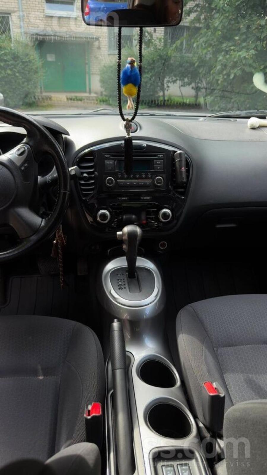 Black Nissan Juke 2013 in Riga, with an engine capacity of 1.60 L and mileage of 158 thousand km for 5200 €, photo 9 on AUTOMOTO.COM.LV