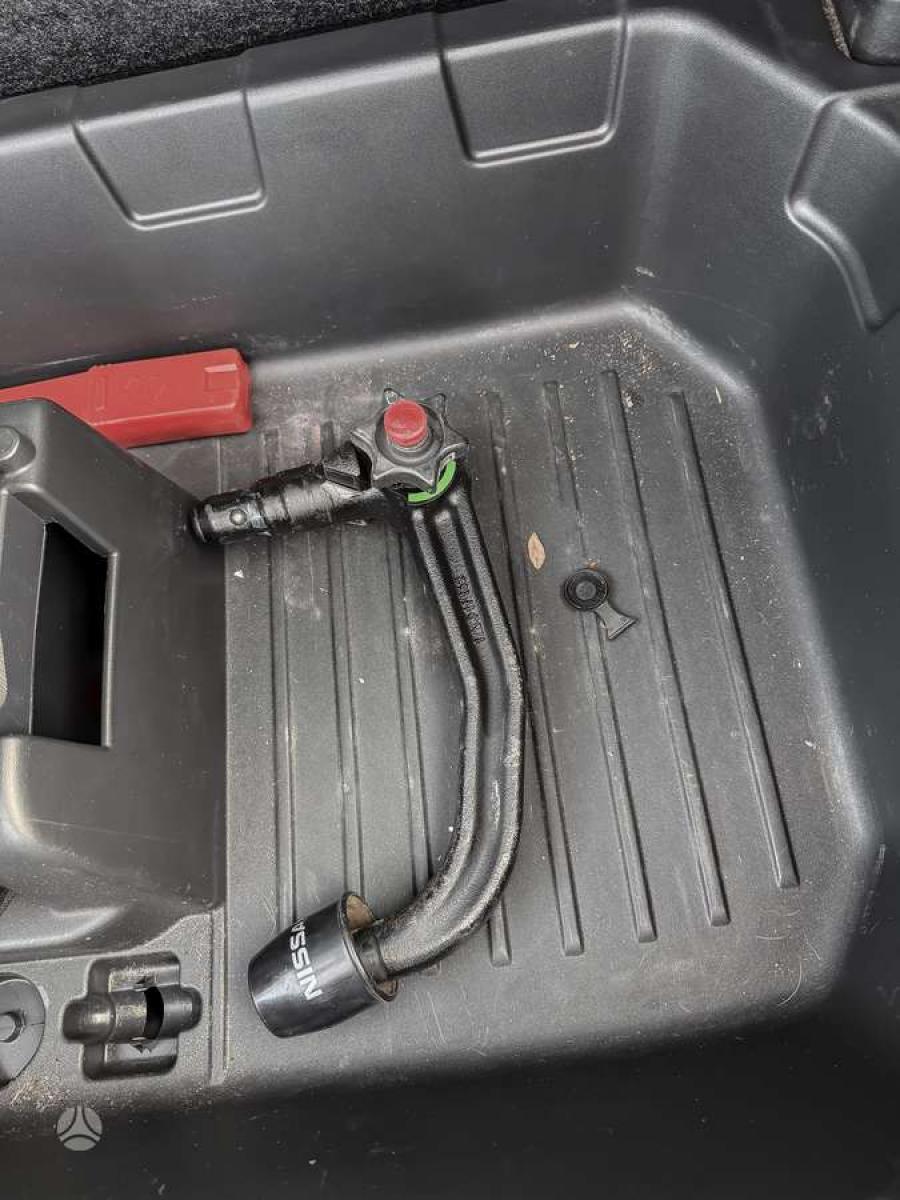 Melns Nissan Juke 2013 Jelgava, ar dzinēja tilpumu 1.62 L un nobraukumu 75 tūkst. km par 6990 €, foto 23 vietnē AUTOMOTO.COM.LV