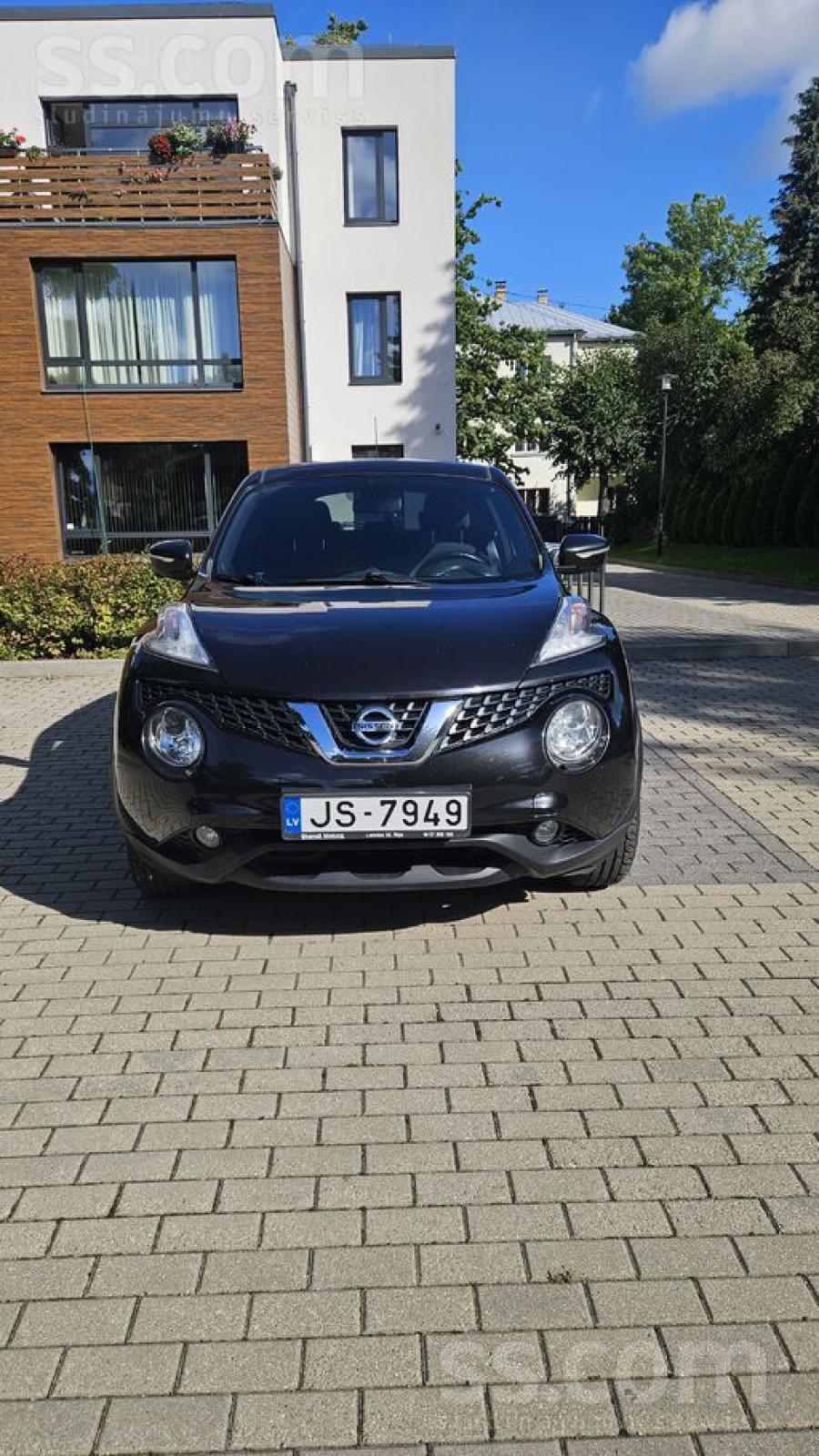 Black Nissan Juke 2014 in Riga, with an engine capacity of 1.60 L and mileage of 192 thousand km for 5200 €, photo 3 on AUTOMOTO.COM.LV