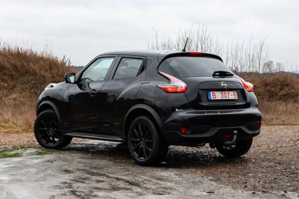 Black Nissan Juke 2016 in Riga, with an engine capacity of 1.20 L and mileage of 171 thousand km for 8495 €, photo 2 on AUTOMOTO.COM.LV