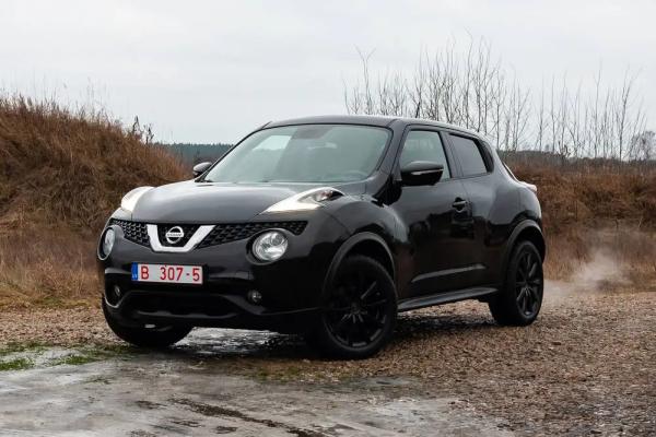 Black Nissan Juke 2016 in Riga, with an engine capacity of 1.20 L and mileage of 171 thousand km for 8495 €, photo 4 on AUTOMOTO.COM.LV