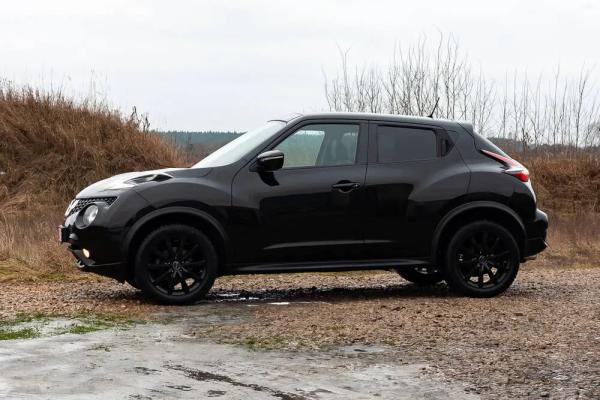 Black Nissan Juke 2016 in Riga, with an engine capacity of 1.20 L and mileage of 171 thousand km for 8495 €, photo 10 on AUTOMOTO.COM.LV