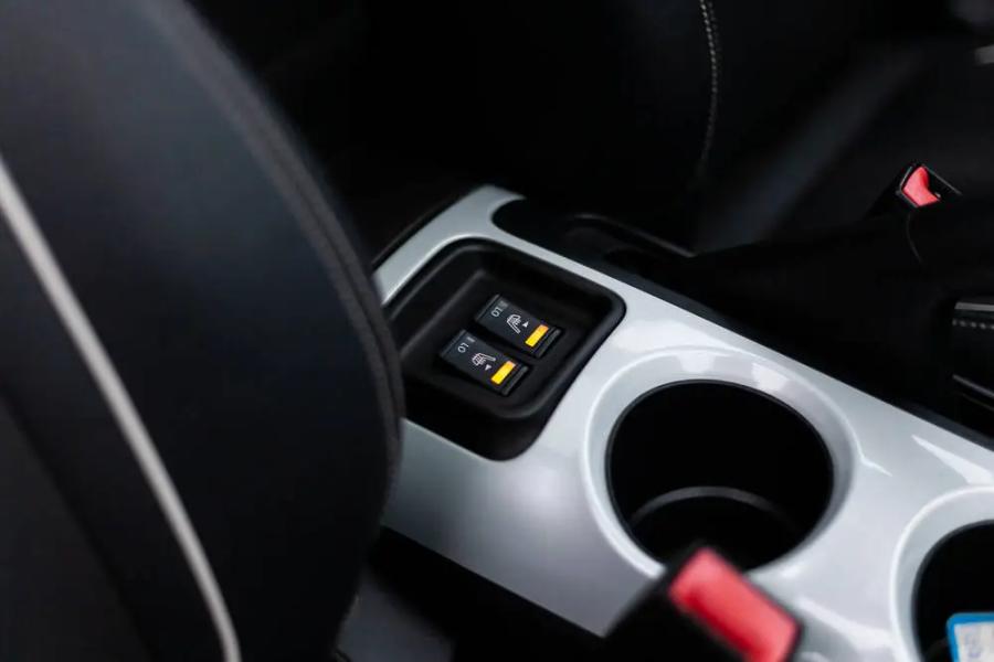 Melns Nissan Juke 2016 Rīga, ar dzinēja tilpumu 1.20 L un nobraukumu 171 tūkst. km par 8495 €, foto 20 vietnē AUTOMOTO.COM.LV