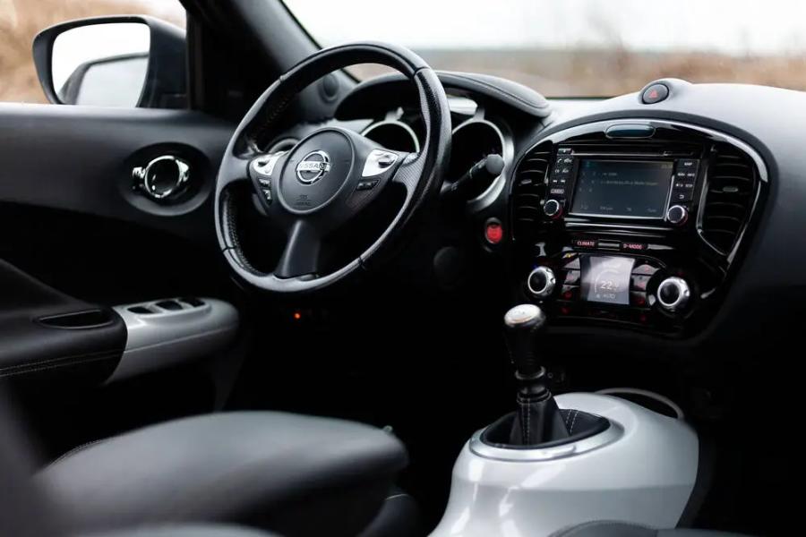 Melns Nissan Juke 2016 Rīga, ar dzinēja tilpumu 1.20 L un nobraukumu 171 tūkst. km par 8495 €, foto 23 vietnē AUTOMOTO.COM.LV