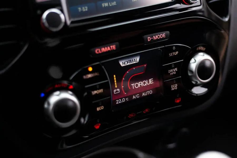 Melns Nissan Juke 2016 Rīga, ar dzinēja tilpumu 1.20 L un nobraukumu 171 tūkst. km par 8495 €, foto 33 vietnē AUTOMOTO.COM.LV