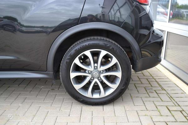 Black Nissan Juke 2016 in Vilnius, with an engine capacity of 1.62 L and mileage of 124 thousand km for 11000 €, photo 8 on AUTOMOTO.COM.LV