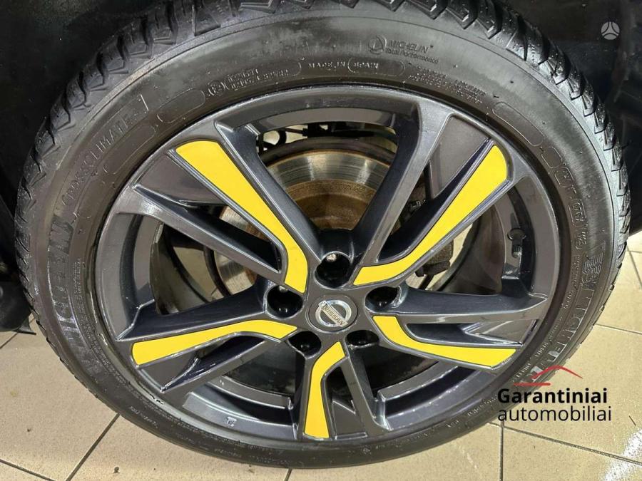 Black Nissan Juke 2016 in Vilnius, with an engine capacity of 1.60 L and mileage of 160 thousand km for 9350 €, photo 5 on AUTOMOTO.COM.LV