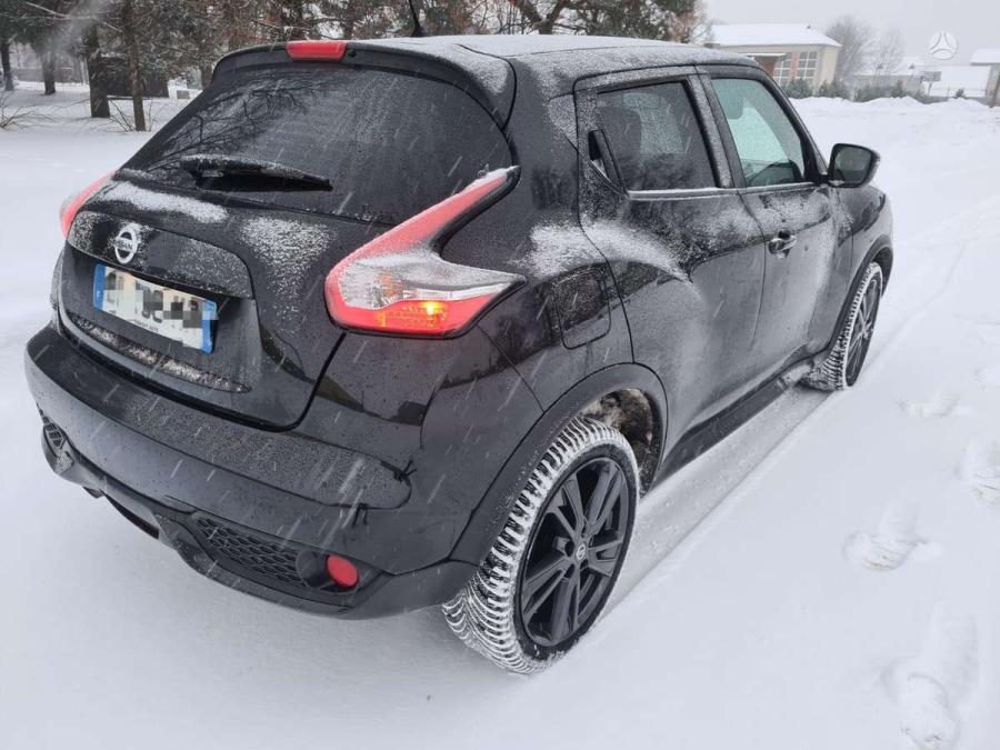 Black Nissan Juke 2017 in Taurage, with an engine capacity of 1.20 L and mileage of 101 thousand km for 6400 €, photo 3 on AUTOMOTO.COM.LV