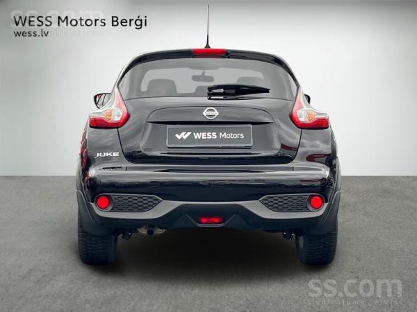 Black Nissan Juke 2017 in Riga, with an engine capacity of 1.60 L and mileage of 85 thousand km for 8490 €, photo 4 on AUTOMOTO.COM.LV