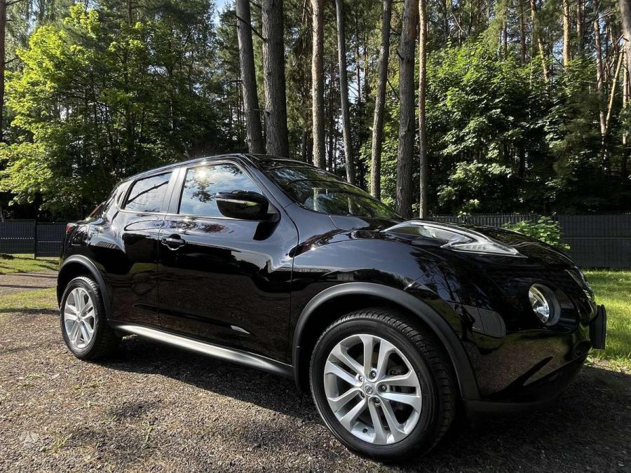 Black Nissan Juke 2017 in Vilnius, with an engine capacity of 1.20 L and mileage of 102 thousand km for 8800 €, photo 3 on AUTOMOTO.COM.LV