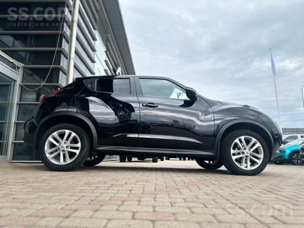Black Nissan Juke 2018 in Riga, with an engine capacity of 1.60 L and mileage of 113 thousand km for 4800 €, photo 4 on AUTOMOTO.COM.LV