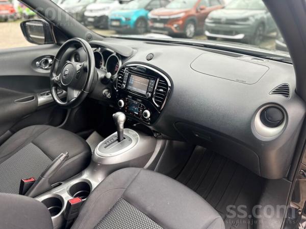 Black Nissan Juke 2018 in Riga, with an engine capacity of 1.60 L and mileage of 113 thousand km for 4800 €, photo 8 on AUTOMOTO.COM.LV